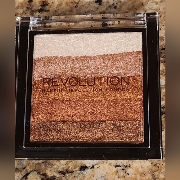 Revolution | Makeup | Revolution Vivid Shimmer Brick | Poshmark
